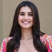 Tara Sutaria - Movies, Biography, News, Age & Photos | BookMyShow